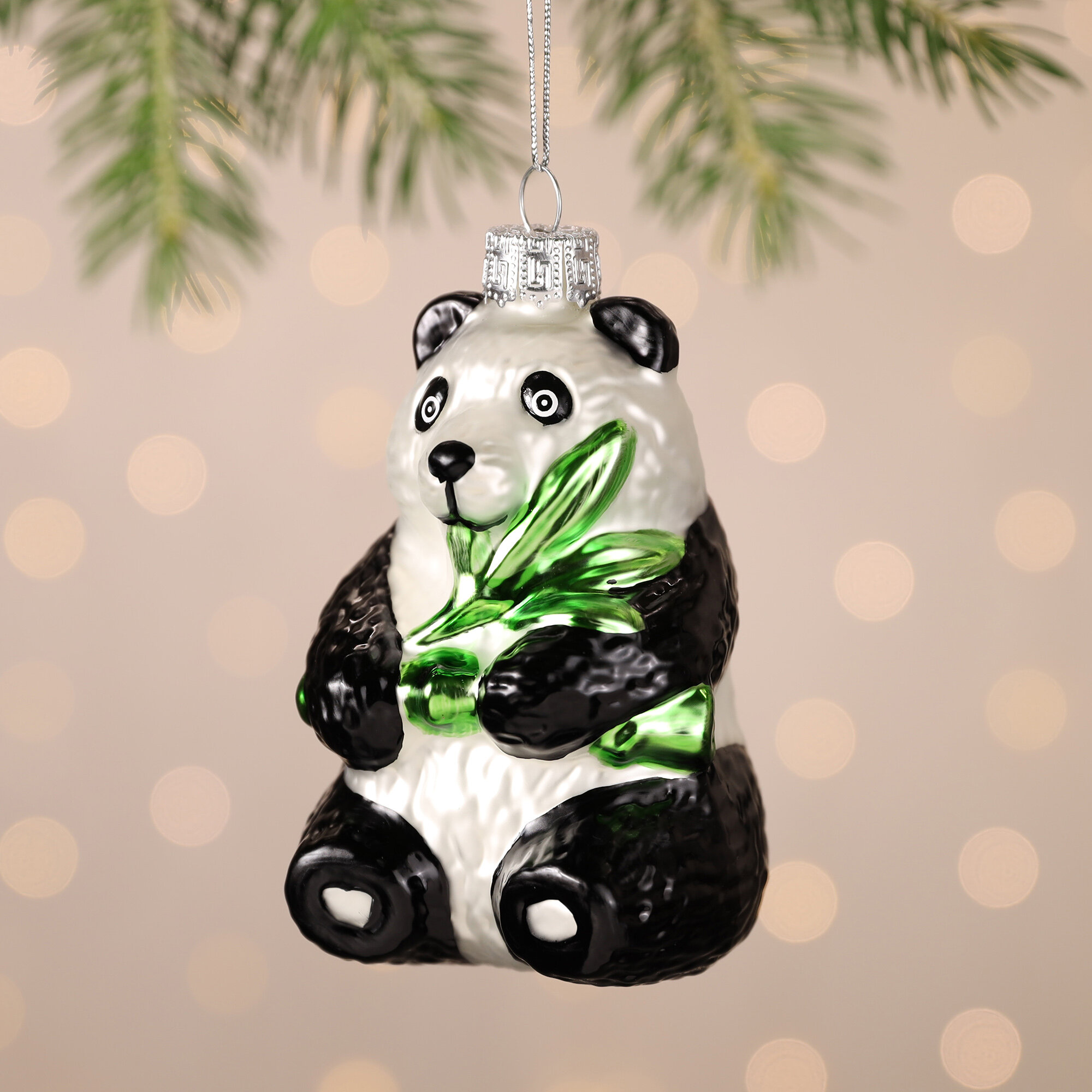 Елочная игрушка Панда Диндин с бамбуковой веточкой 11 см, подвеска, стекло, Winter Deco, 4070138/19039-23114