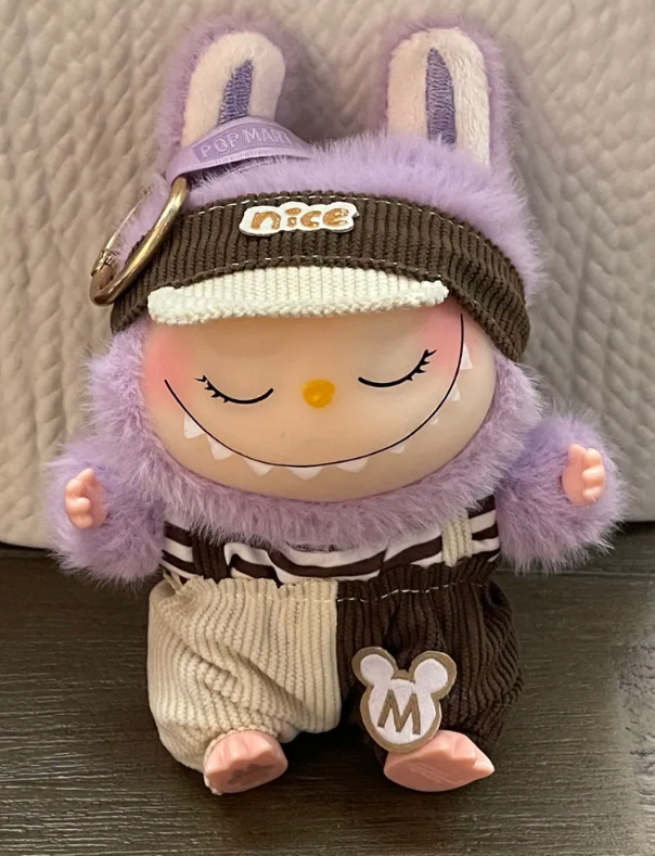 Лабубу Fashion Hand made мягкая игрушка серия Labubu Seat в одежде 15см