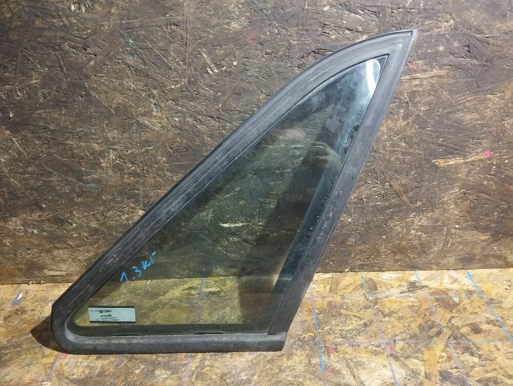 Стекло кузовное глухое левое VW passat B3 Б/У с пробегом