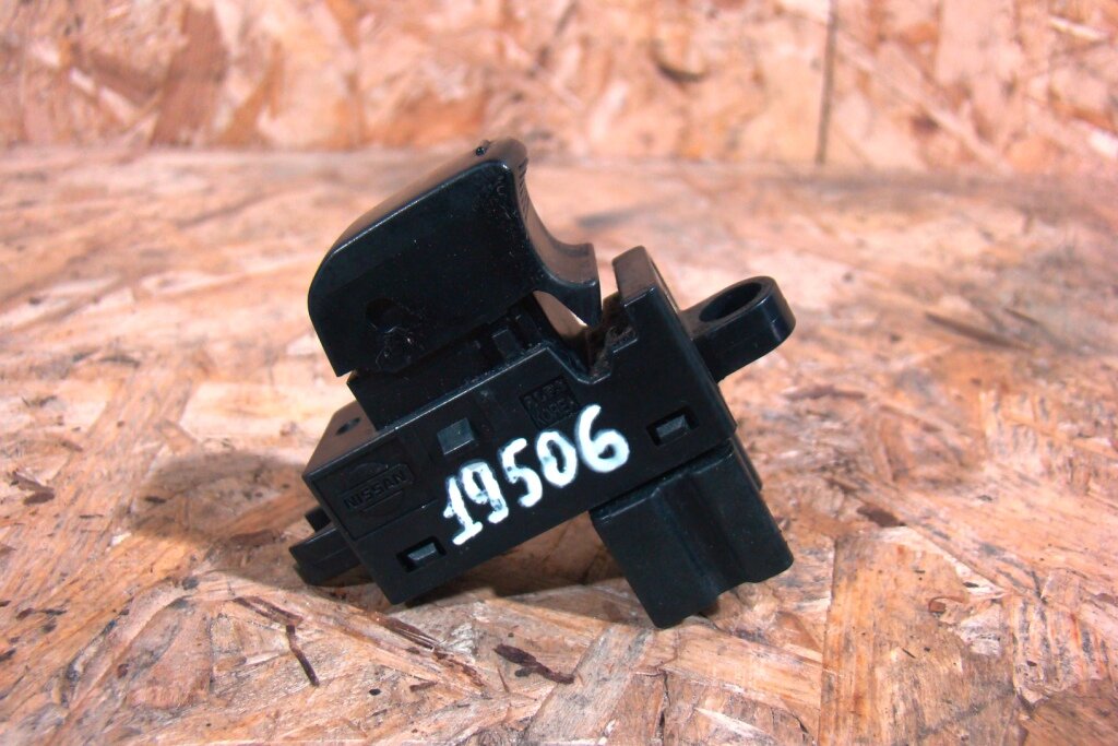 Nissan Note E11 Кнопка стеклоподъемника 25411ED00B