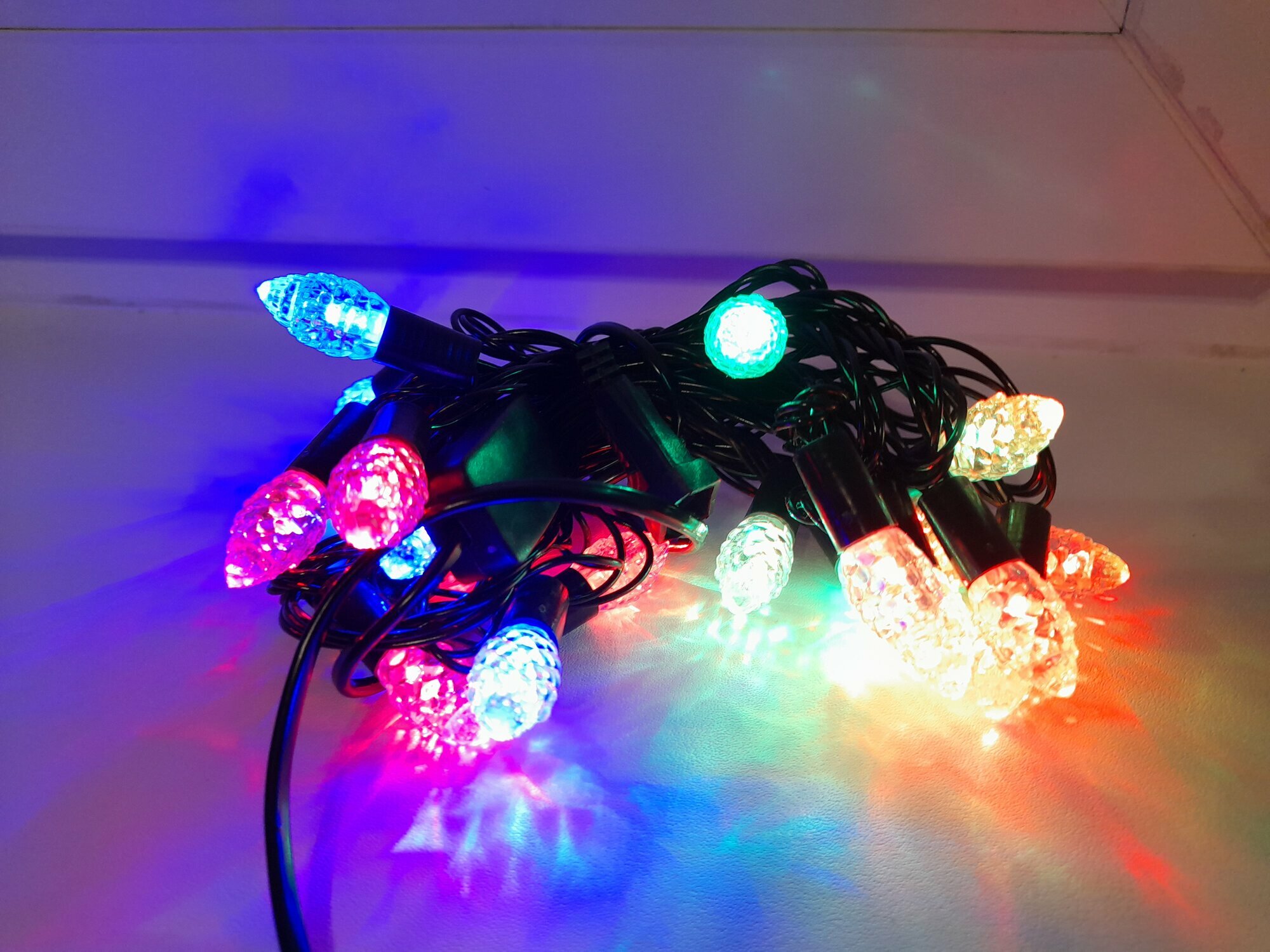 Гирлянда прозрачные шишечки мигающие разными цветами, очень красивое новогоднее украшение