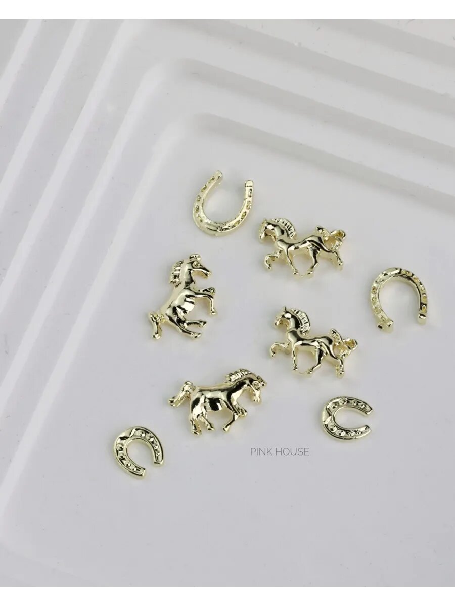 Дизайн для ногтей фигурки для маникюра Новогодние Лошадь Подковы золотые