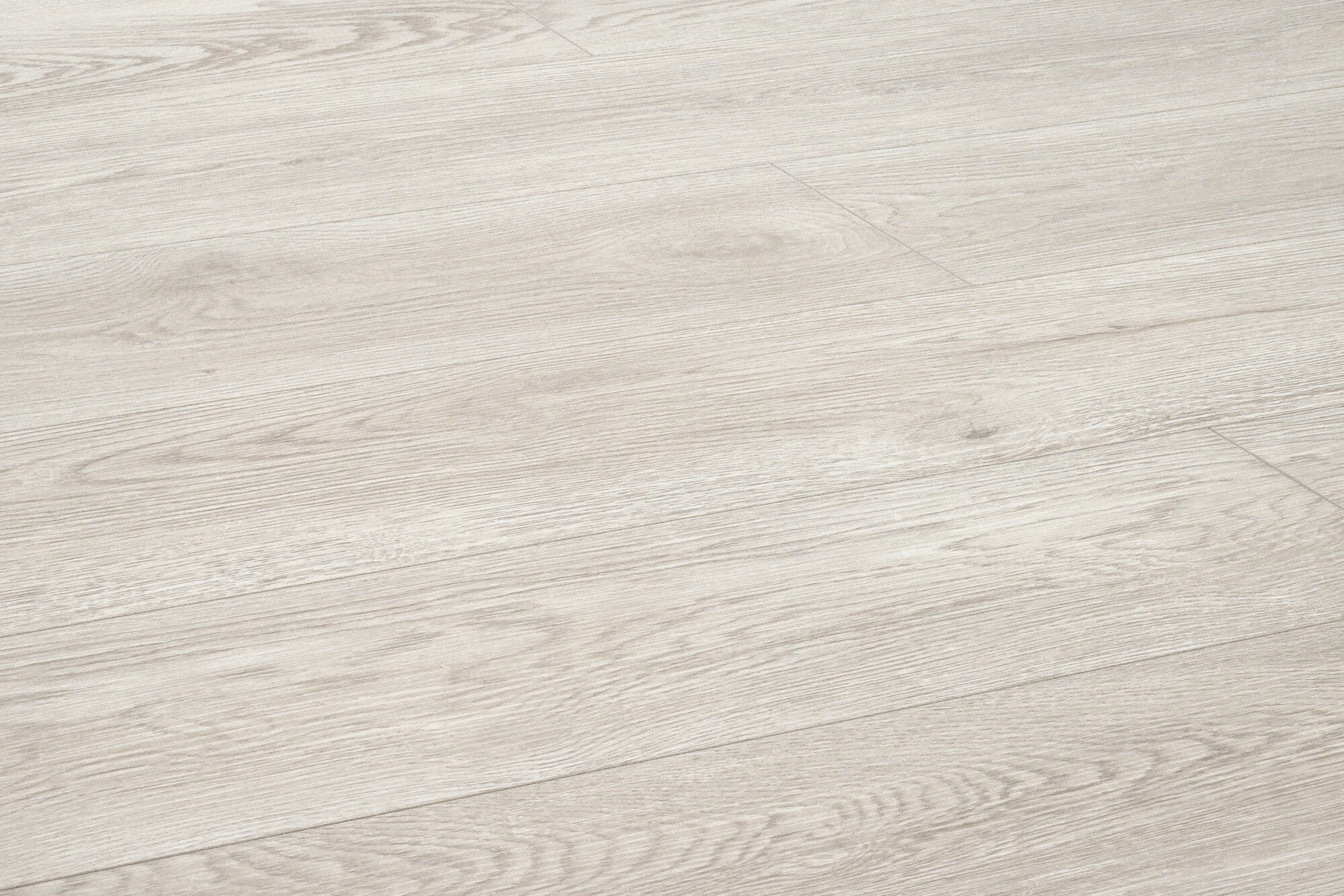 Ламинат Swisskrono 8 мм 33 класс фаска v4 дуб ройланд светлый 2,109 м²