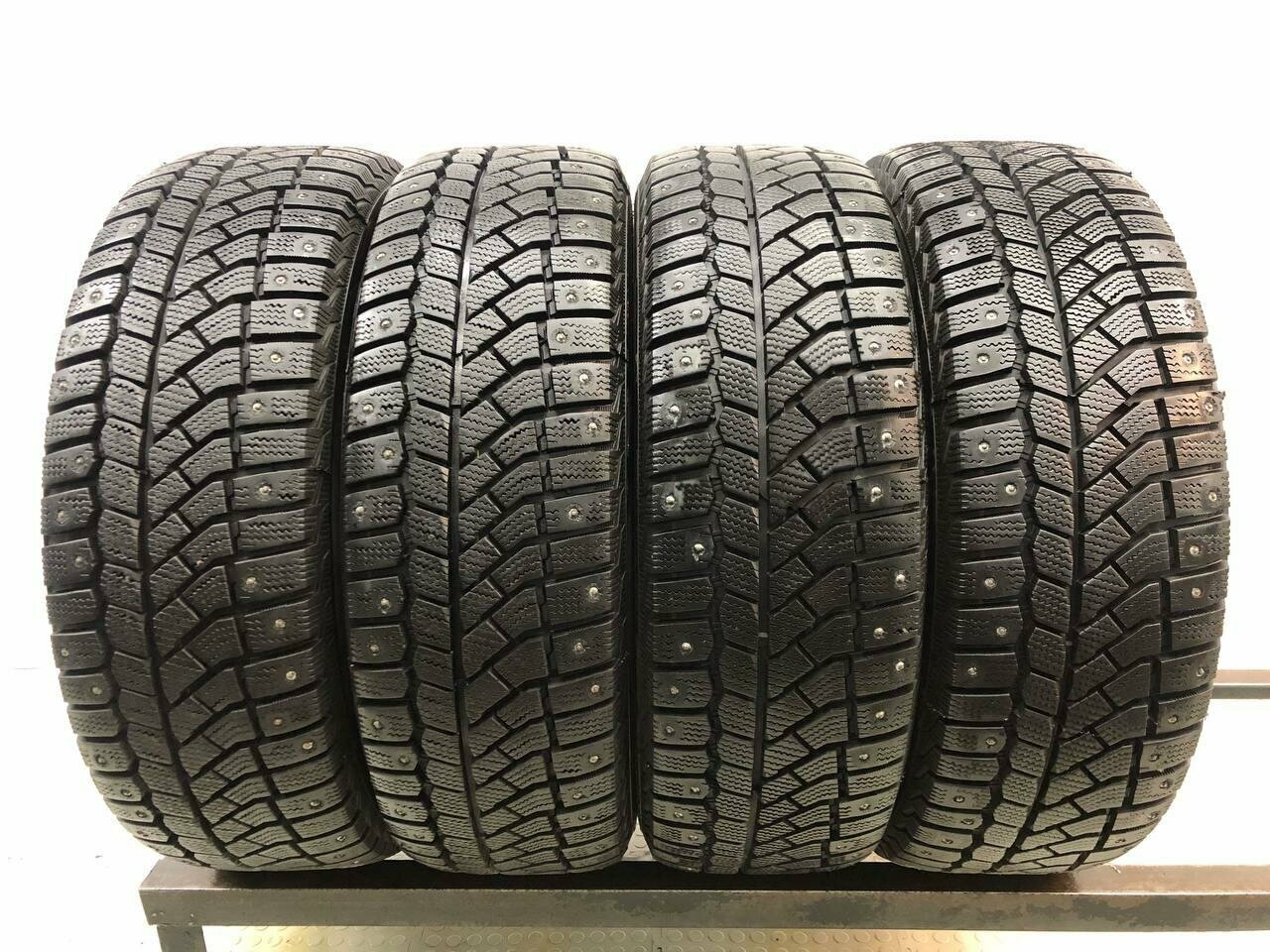 Зимние шины шипованные Viatti Brina Nordico V-522 215/55 R16 15.0% износ PT0007202 TSB044426