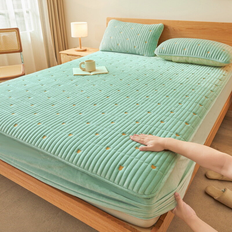 Простыня из молочного бархата класса А с вышивкой медведя, осень-зима, толстая, теплая, защитник матраса, полное покрытие, однослойная стеганая