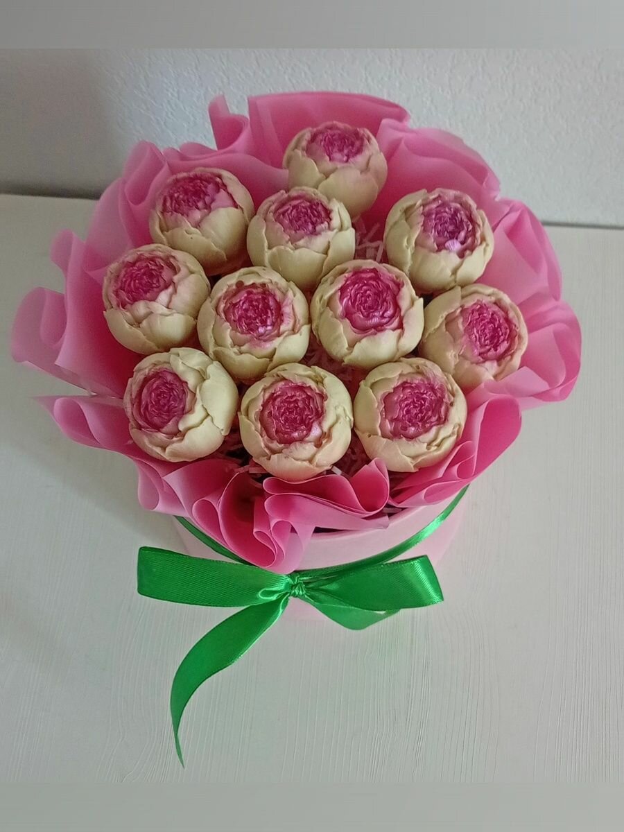 ТД НебыковА Сладкий букет в коробке шоколадные пионы бело-розовые 11 шт