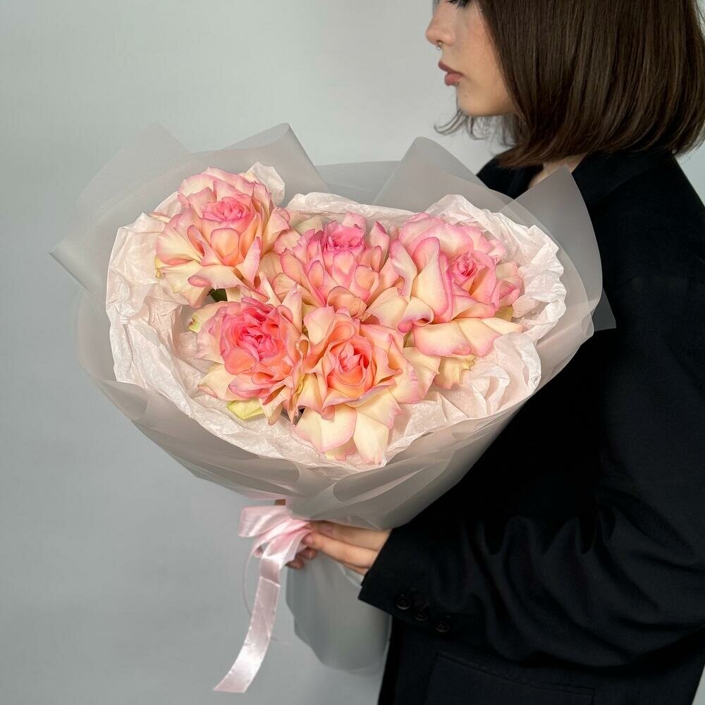 Шикарные французскии розы 5 штук В дизайнерской упаковке от Флора Бель