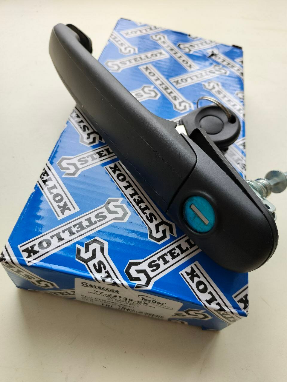 STELLOX 7724739SX Ручка двери наружняя передняя левая/правая с личинкой и ключом для VW Polo all 94-00