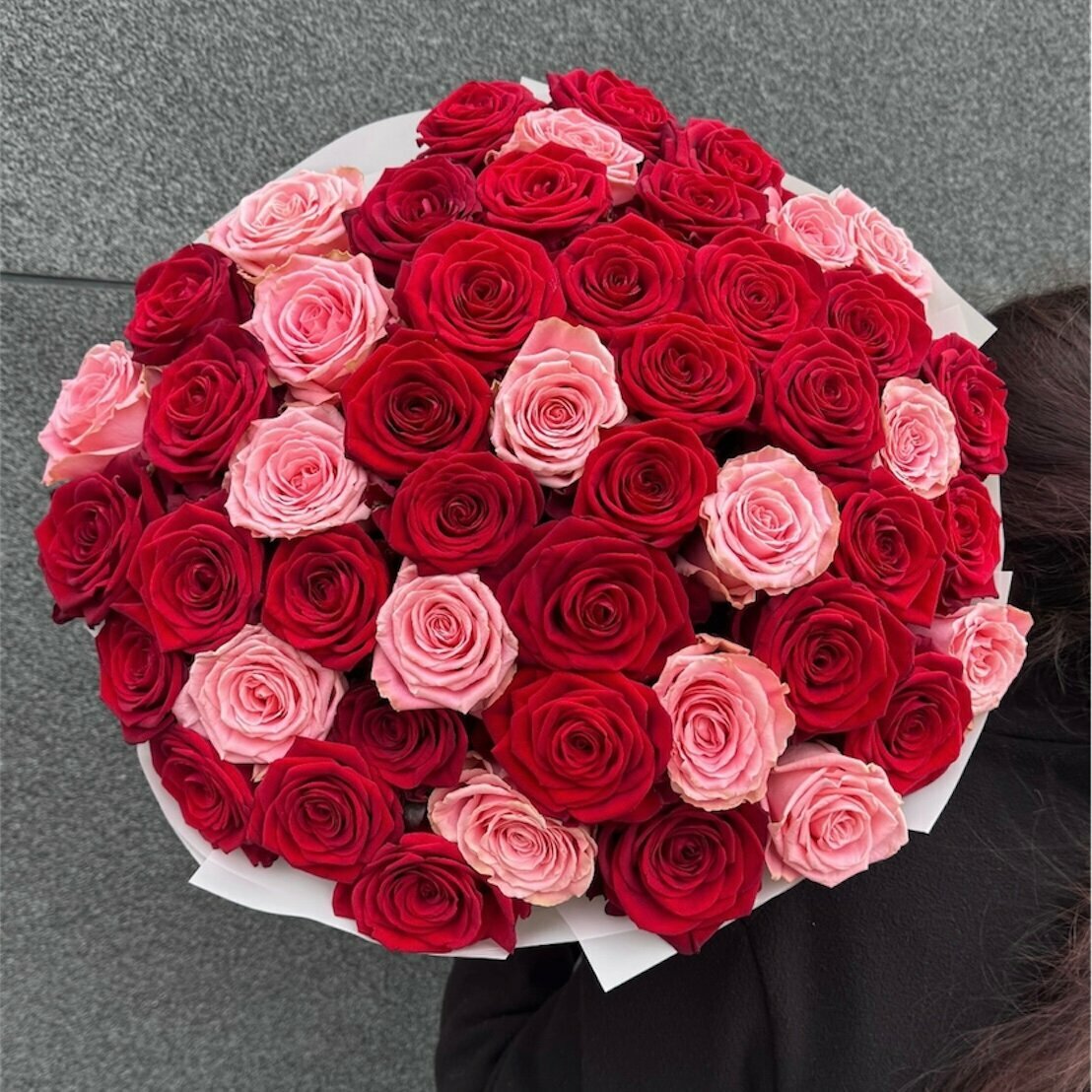 Букет из красных и розовых роз 51 шт, красивый букет цветов, шикарный, премиум цветы, премиум букет