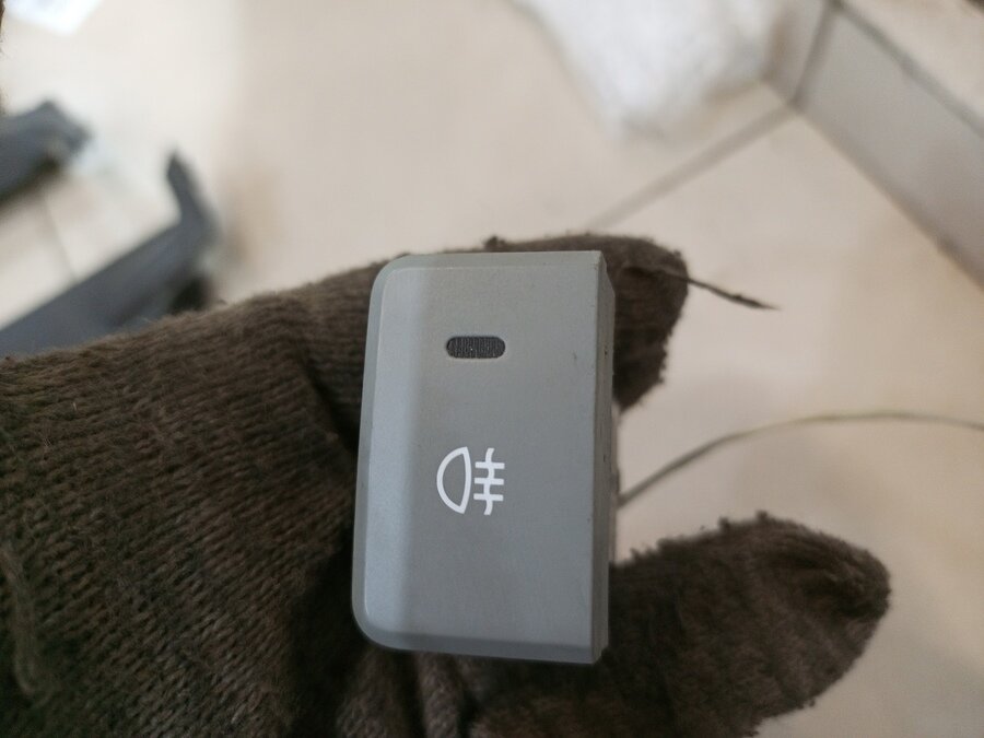 Кнопка включения противотуманных фар от Kia Cerato 2004-2008