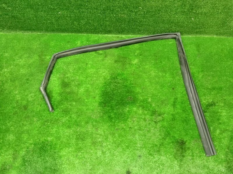 Уплотнитель стекла двери Hyundai I40 задн. прав Б/У с пробегом