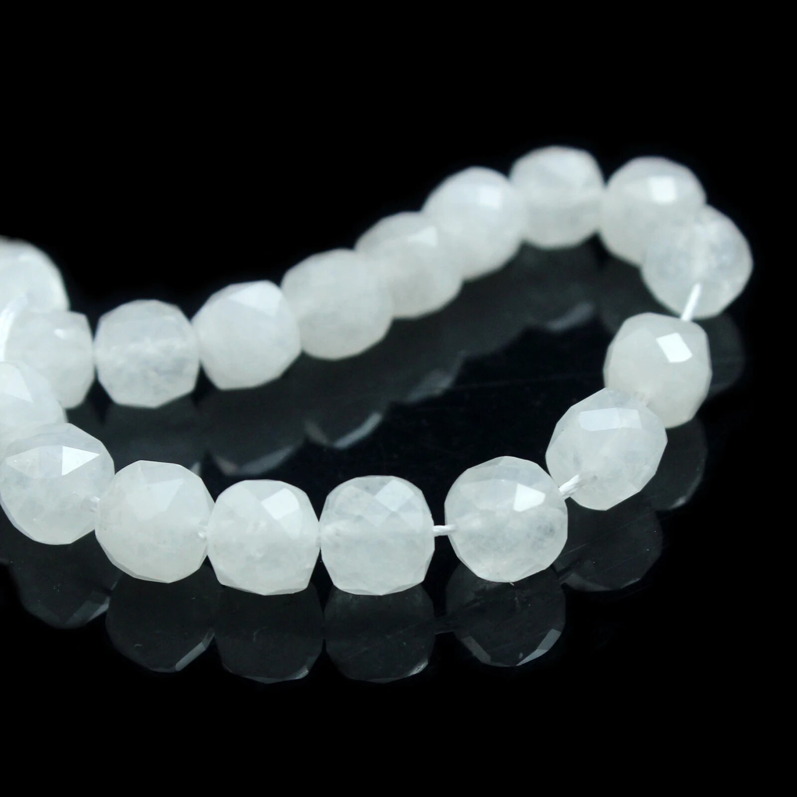 Браслет из белого халцедона Super search 7-7.5mm 45pcs beads