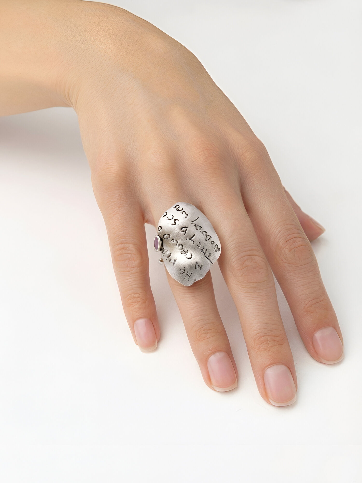 Перстень, серебро, 925 проба, оксидирование, корунд