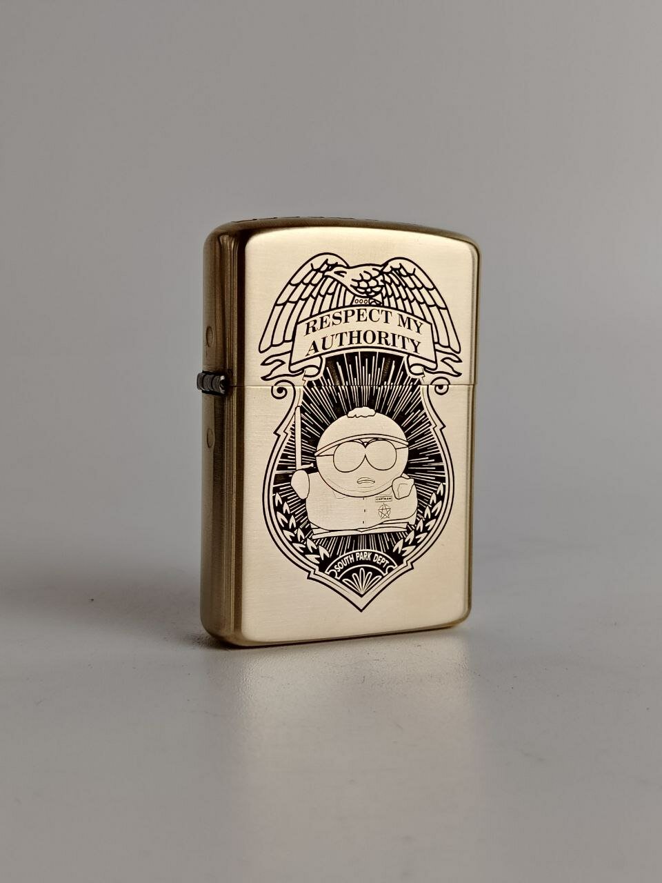 Бензиновая Zippo Armor с гравировкой Cartman латунь, подарочная упаковка