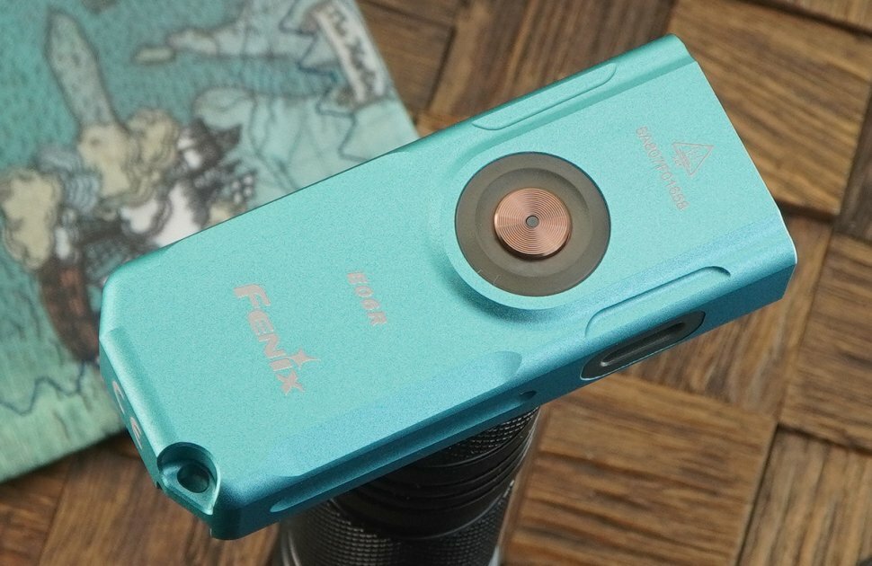 Наключный фонарь-брелок Fenix E06R с лазерной указкой и УФ