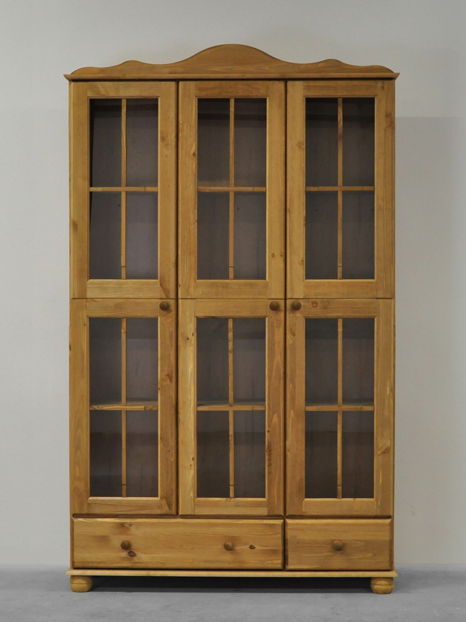 Шкаф витрина, 113х32х186, Бритта, буфет для кухни, трехдверный, бейц, стеклянный, с полками, из массива дерева, Dipriz