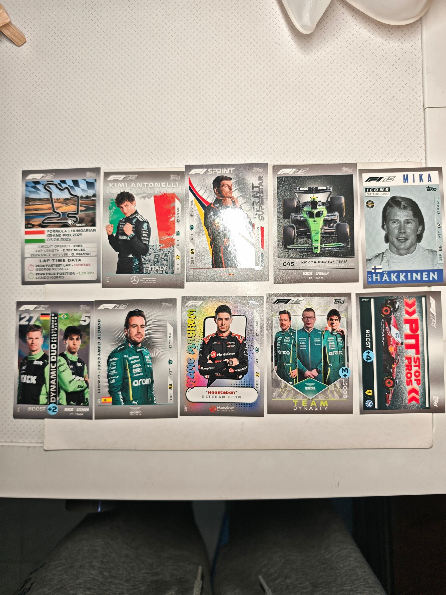 Набор стандартных коллекционных карточек Topps 2025 Tubro Attax F1