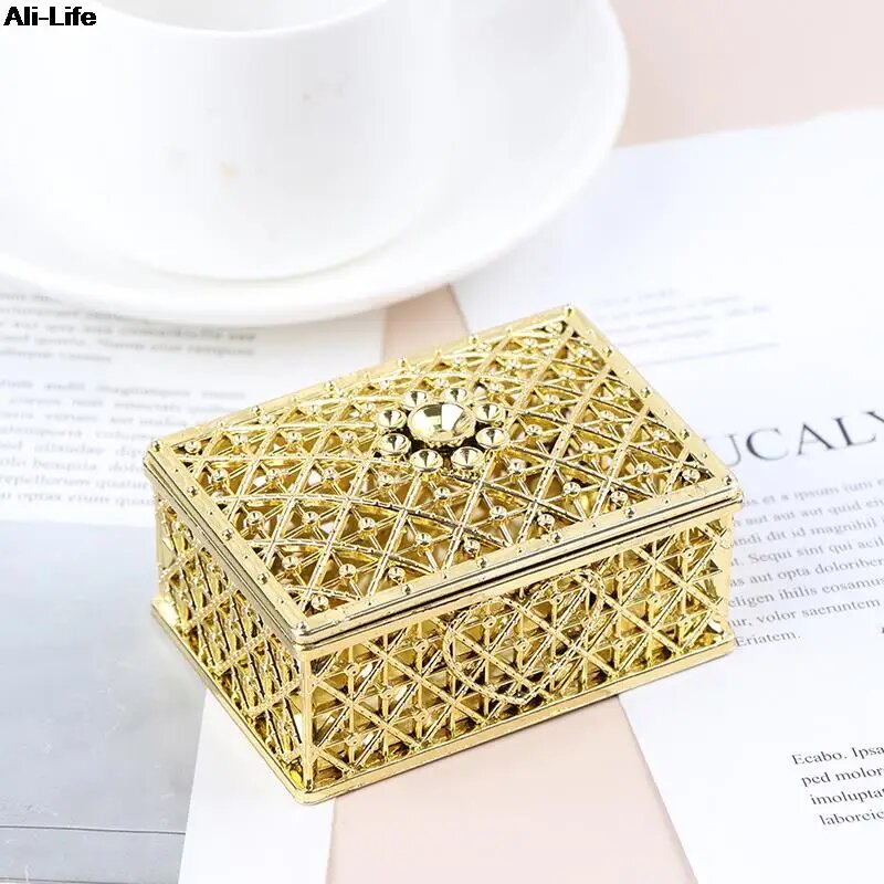 Пластиковые свадебные коробки для конфет золотые и серебряные