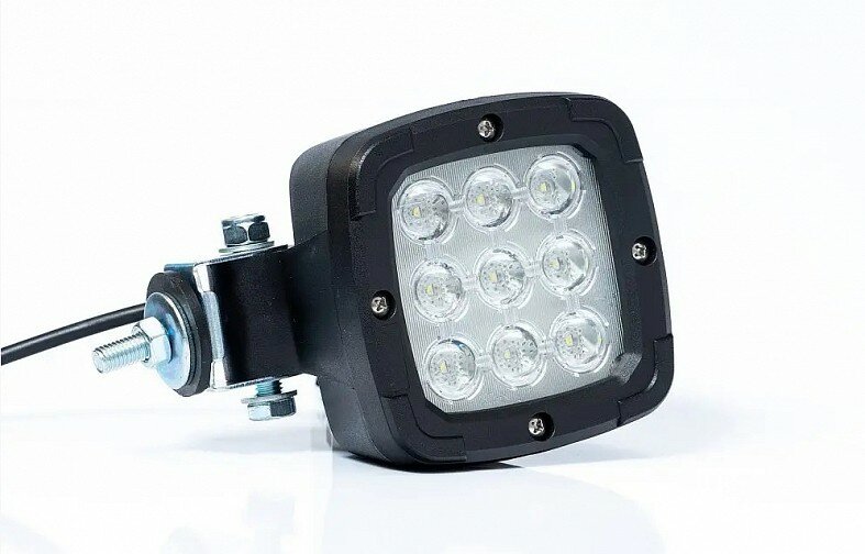 Универсальная светoдиодная фара FRISTOM FT-064 LED Universal LED, с минимальной мощностью 650 лм c функцией заднего хода 380 лм, 9 диодов, на шарнирном держателе