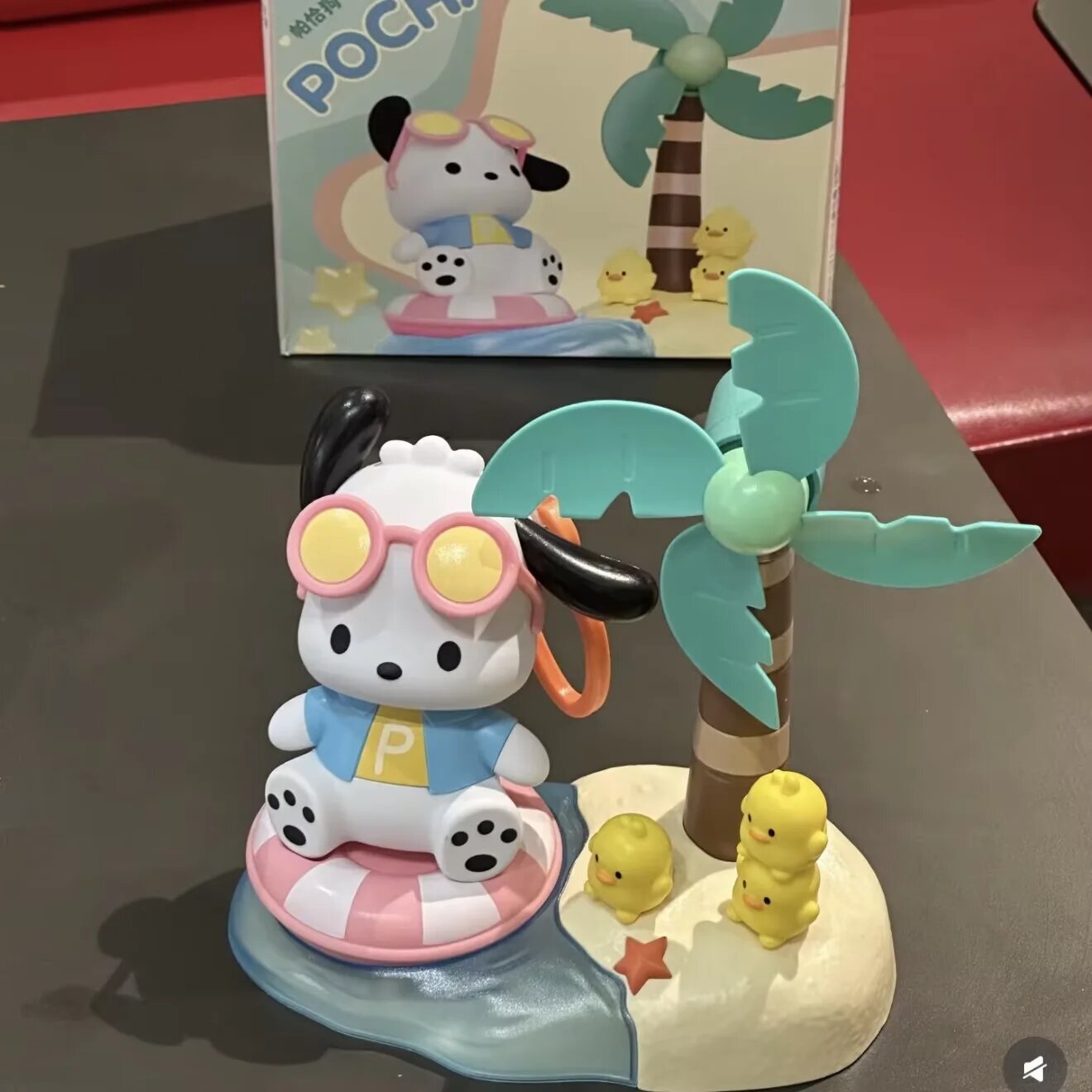 Фигурка Sanrio Pochacco на пляже с вентилятором, цвет: Desk Fan