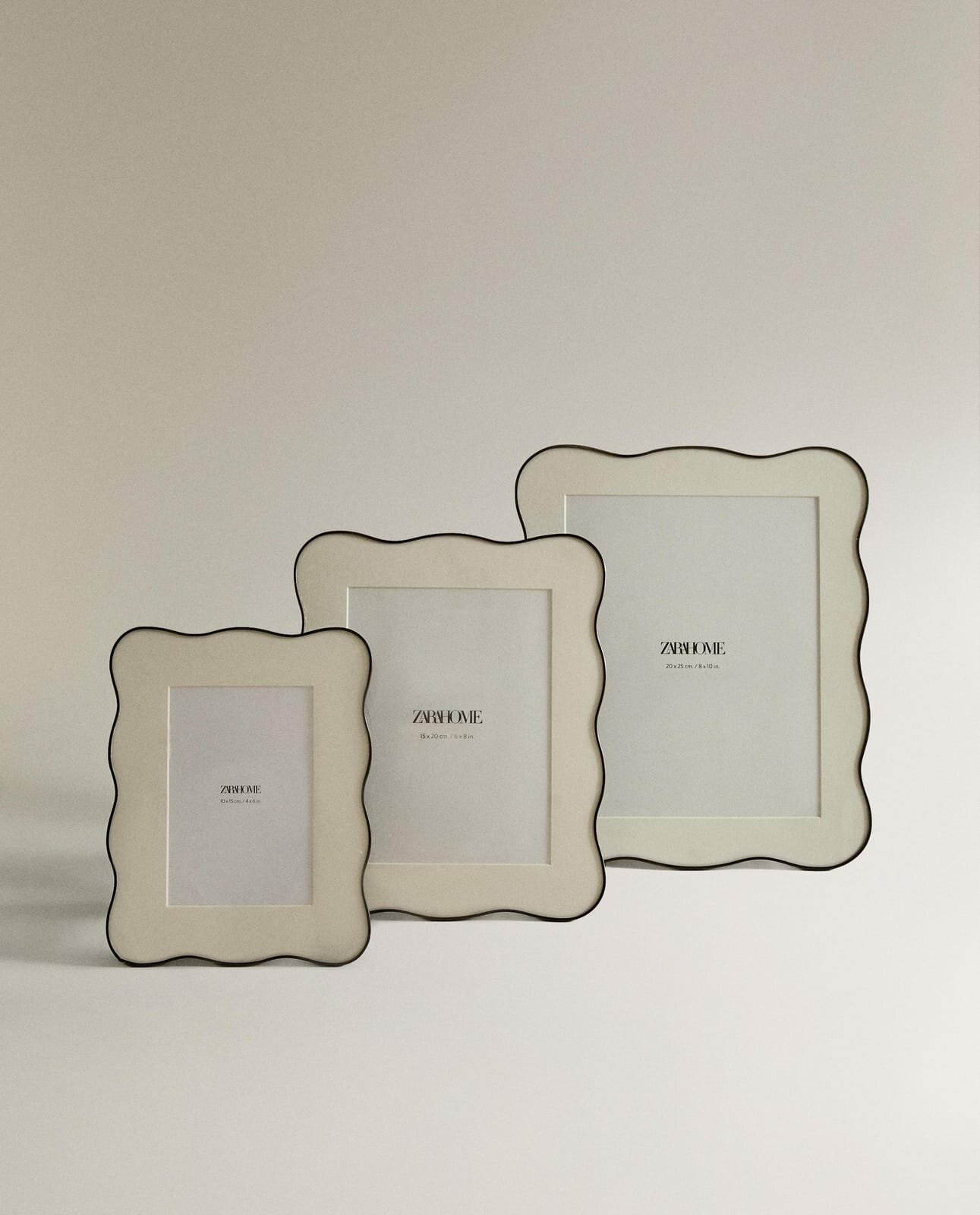 Фоторамка ZARA HOME металлическая волнистая 4320/045/800-3, черный, 27.5 x 22.5 x 0.9 см