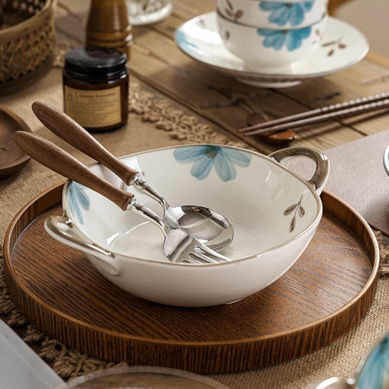 Фарфоровая супница с ручками в цветочек для сервировки стола стильная и удобная посуда для супов и салатов