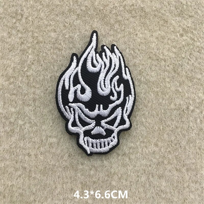 Черно-белые вышитые нашивки с крестом и призраком PK-0023