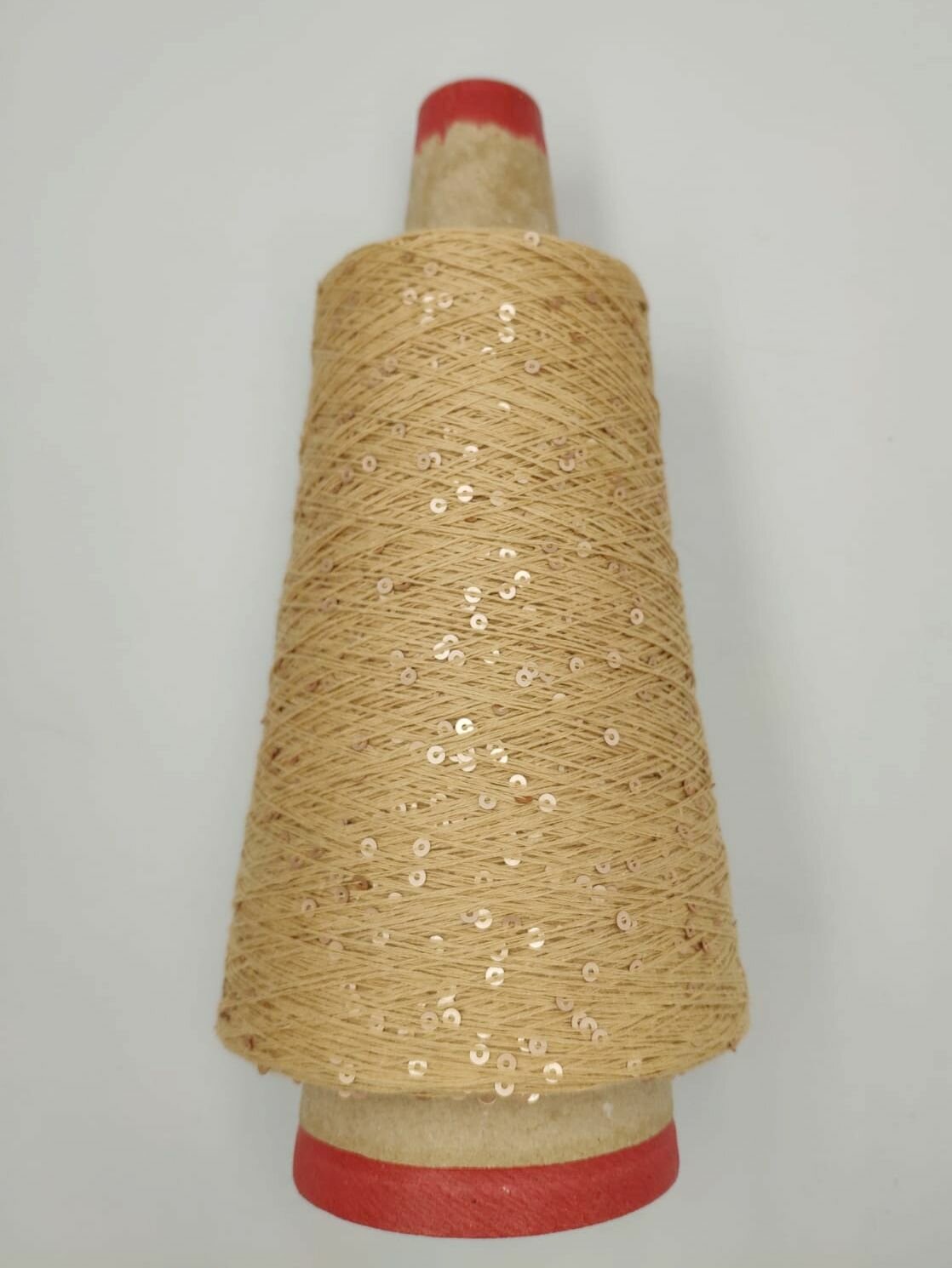 Пряжа Пайетки 3мм на хлопке 154 светлый кэмел с бежевыми матовыми пайетками (200г) т6е