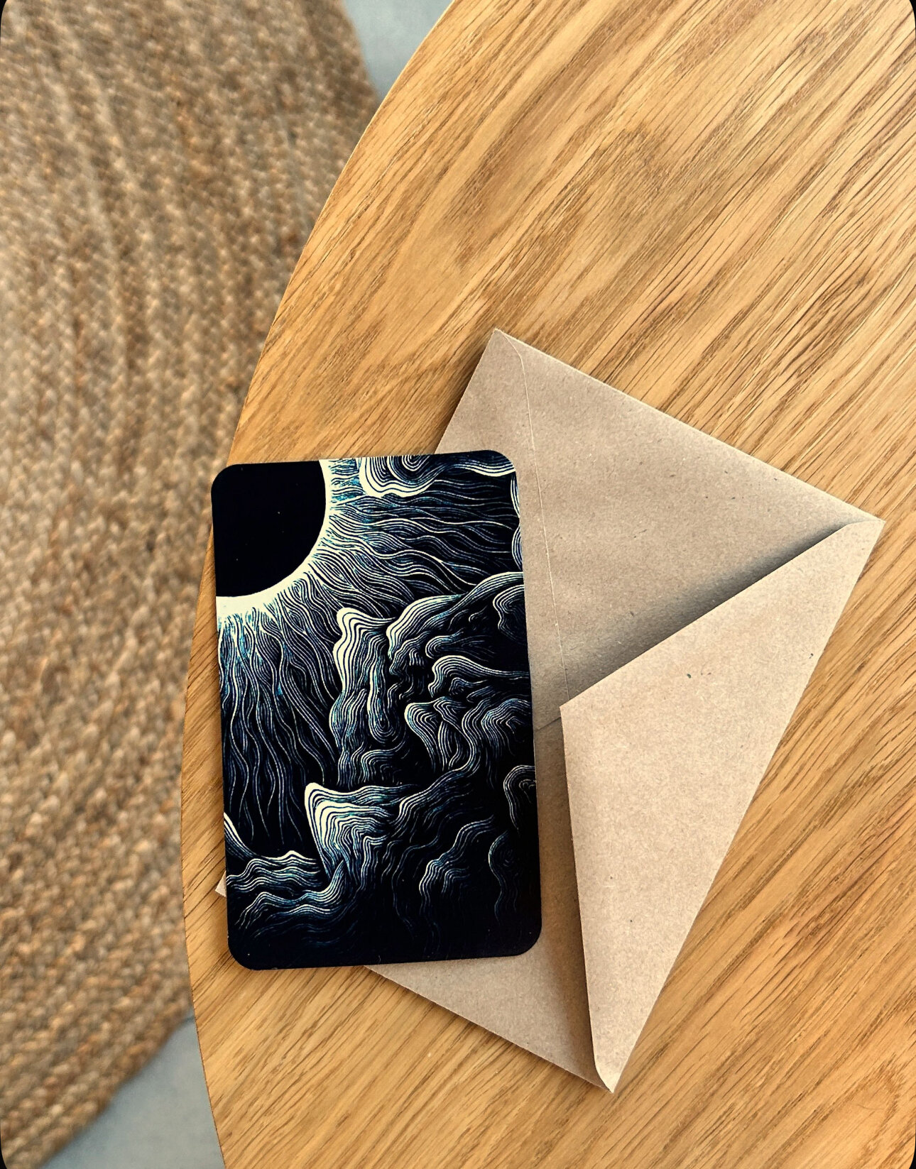 Открытка "Солнце Абстракция", черная, готическая, универсальная