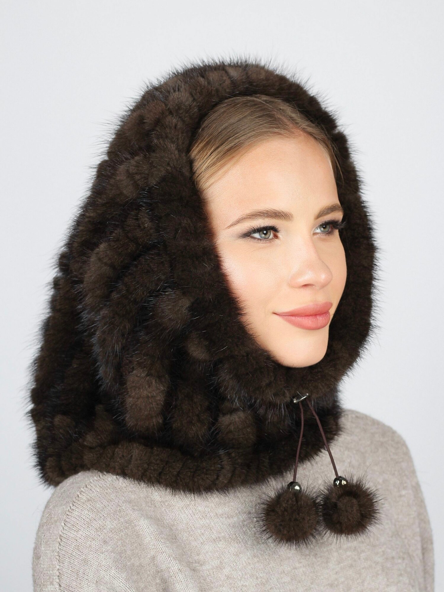 Капор Осень-зима 2025 для женщин