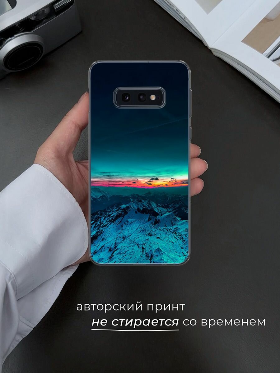 Чехол на Samsung Galaxy S10E / Самсунг Галакси S10E с принтом "Закат в горах" — фото 1