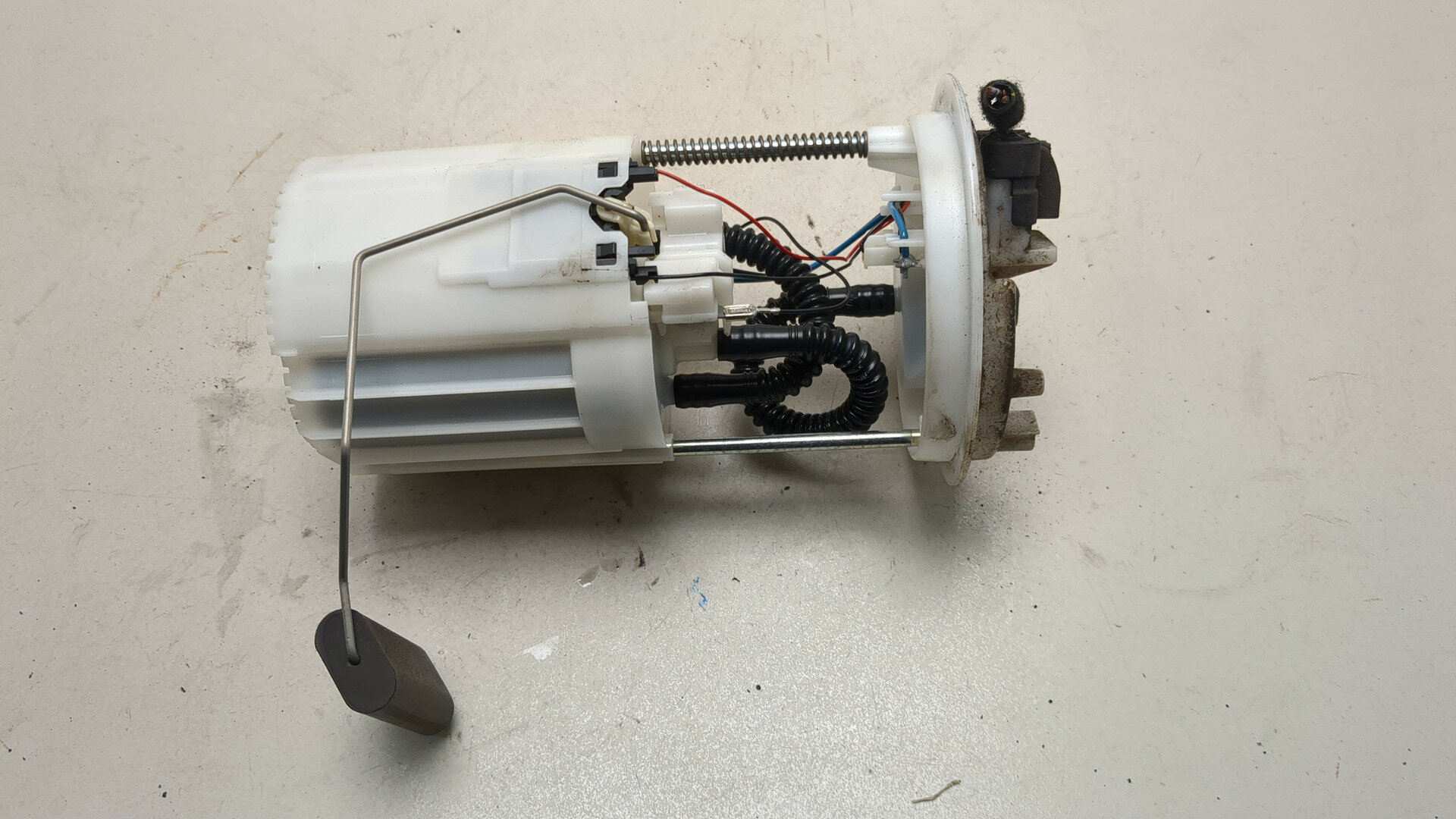 Насос топливный электрический Opel Corsa D Б/У