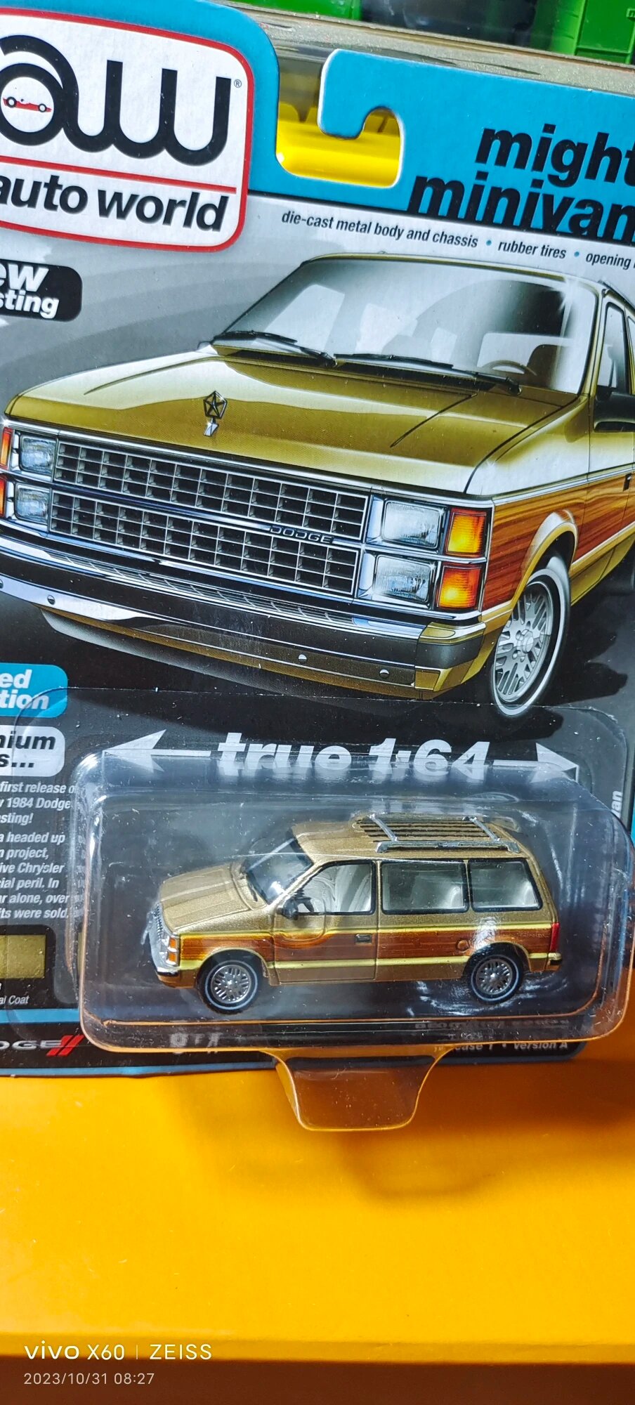 AW Auto World 1:64 1984 Dodge Charger Caravan