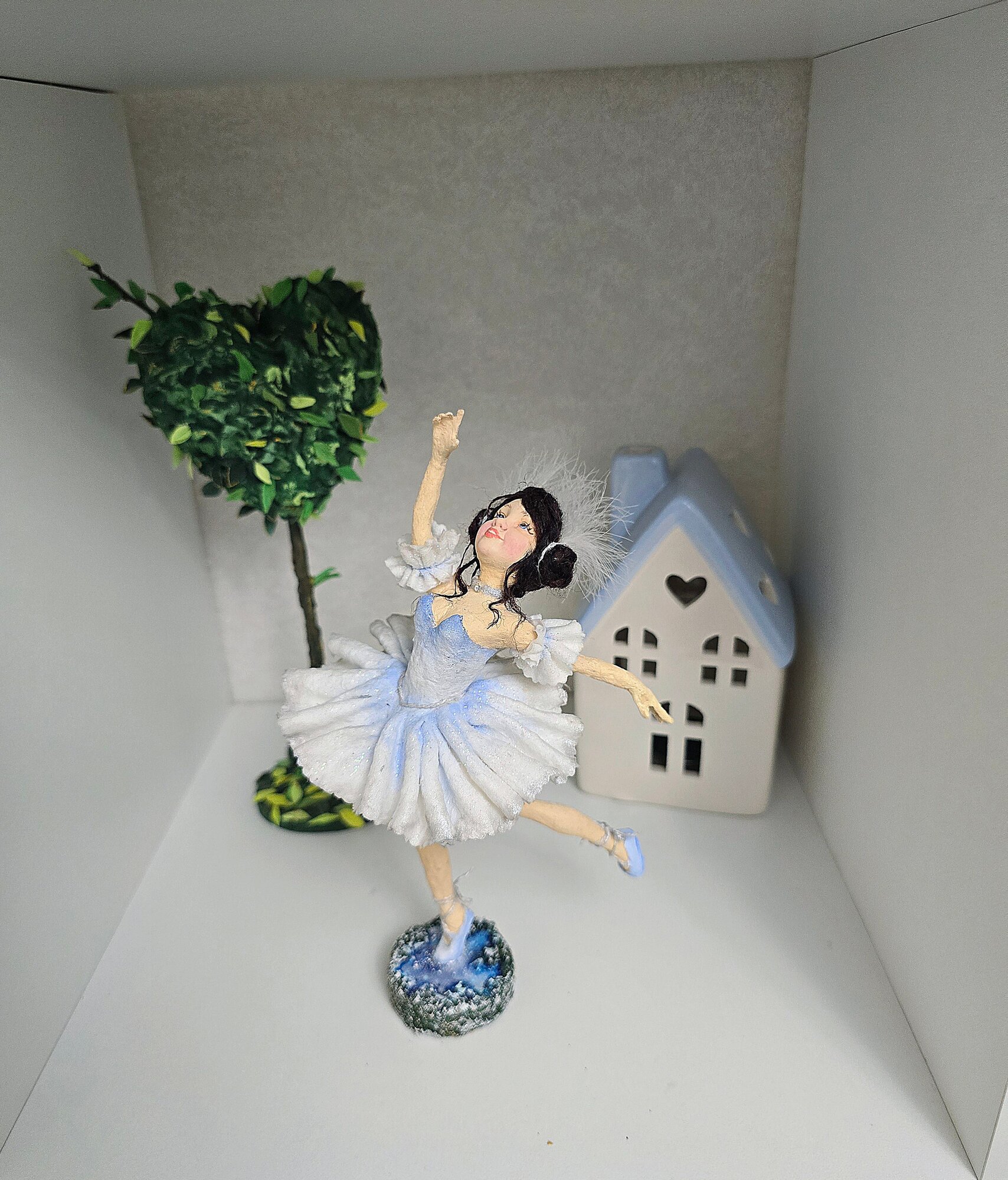 Ватная игрушка 17 см " балерина " с подставкой без подвеса , полностью из ваты .