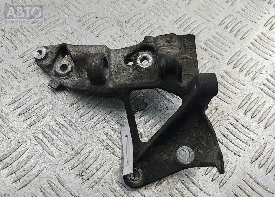 Кронштейн генератора Ford Focus 2 (2004-2010)