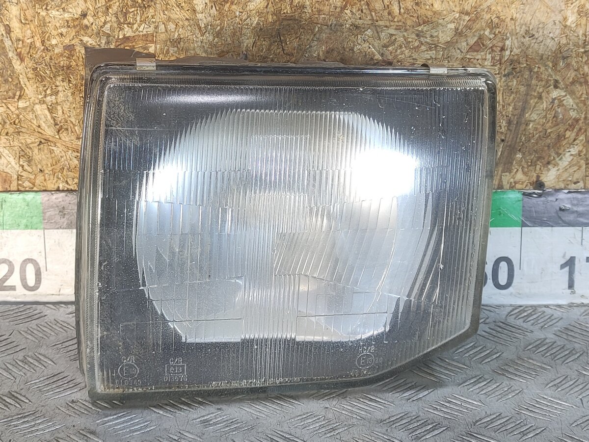 Фара левая MITSUBISHI Pajero 1991-1996 MB831065