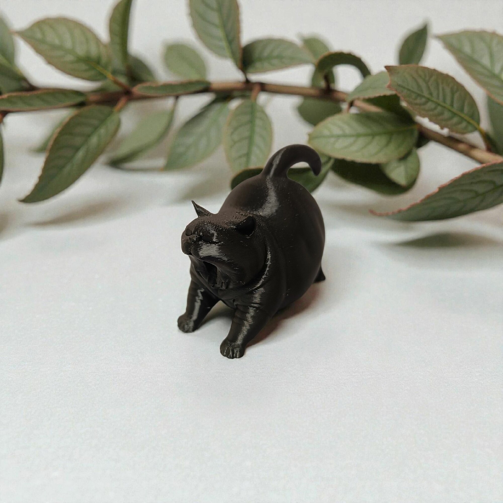 Статуэтка зевающий кот