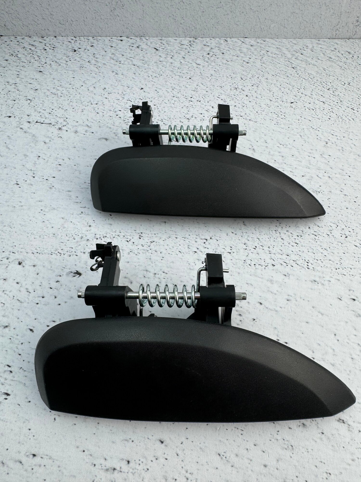 806067028R Ручки двери правые наружные. 2 штуки. Наружная передняя и задняя. Для Рено Логан 2 Дастер Сандеро 2. Renault Duster, Logan II, Sandero.