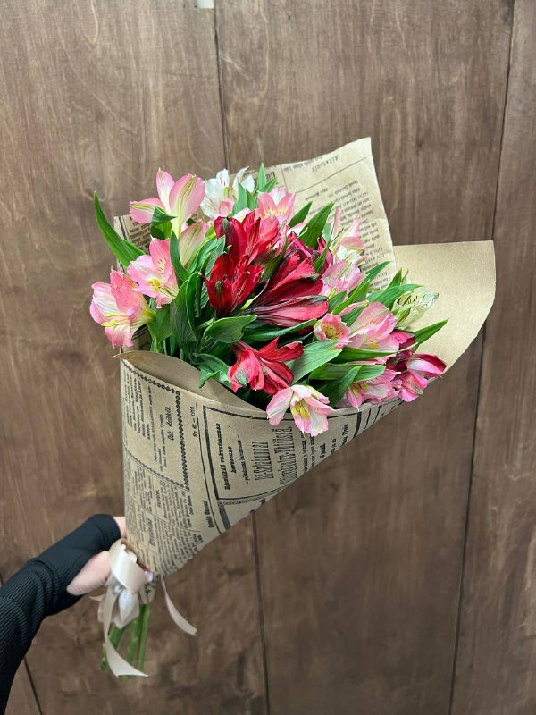 Альстромерия‑микс: 7 цветков — 7 ярких акцентов для вашего настроения