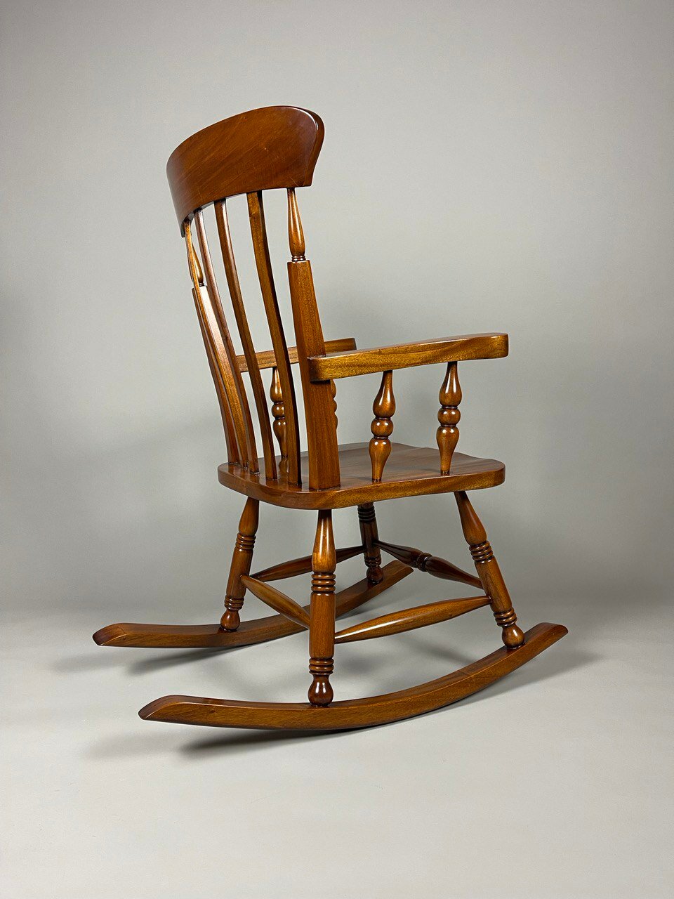 Кресло-качалка DOMKORLEONE с жёстким сидением, красное дерево (mahogany wood), цвет орех NAA (светло-коричневый) — фото 1