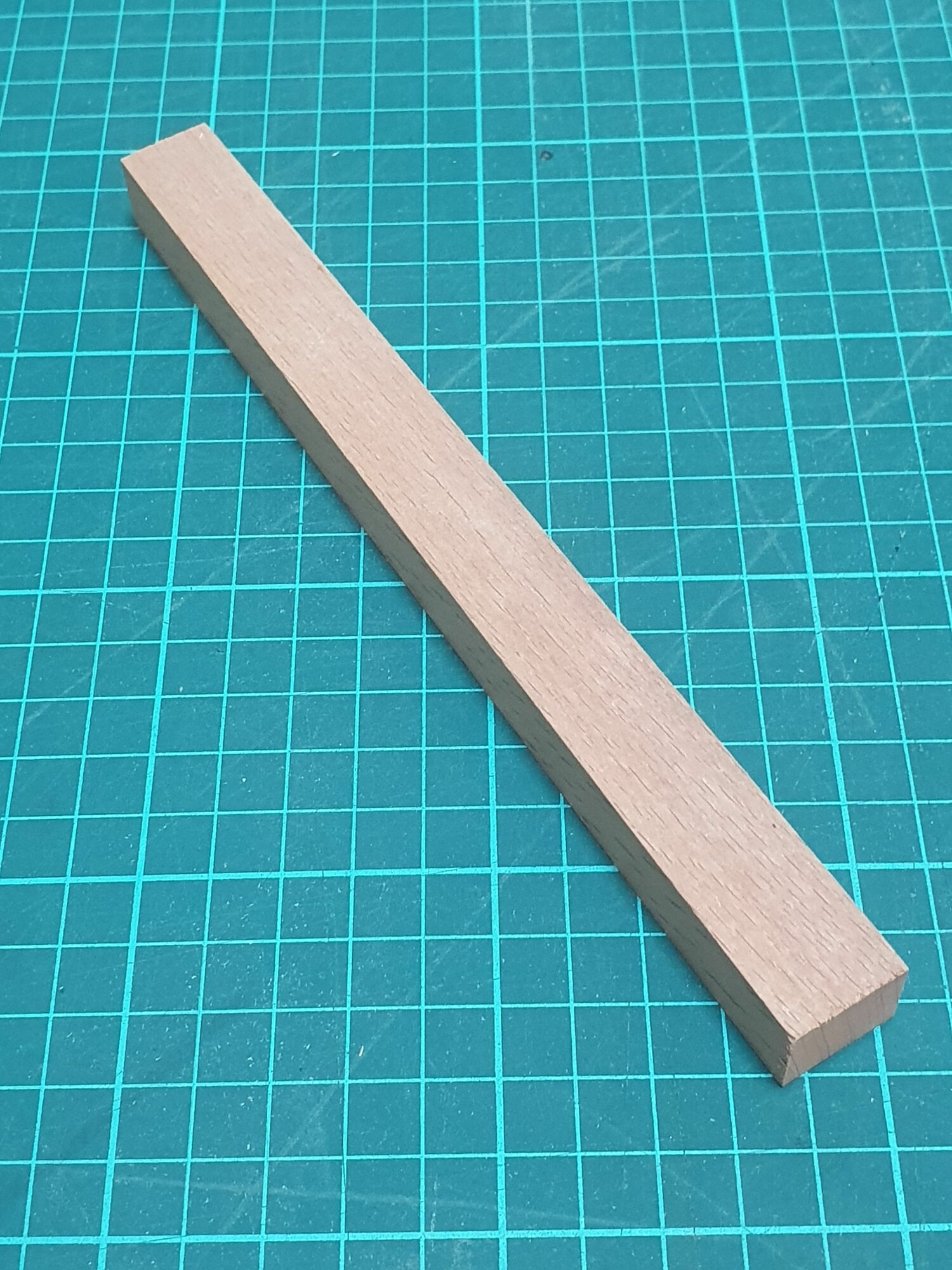 Брусок строганный - 1 шт, Материал: БУК, Размеры: 190 x 18 x 15 мм, Объём: 0,0513 л, Вес: 33 гр.