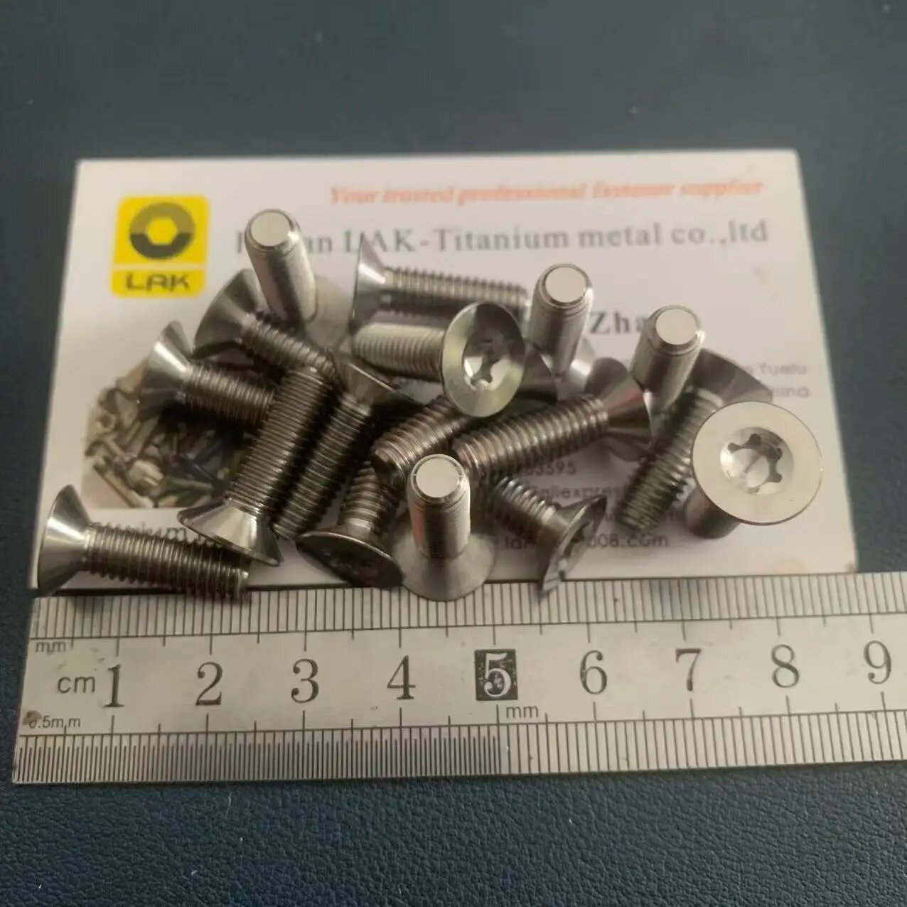 Титановый винт M6x20 с потайной головкой Torx T30 Gr5