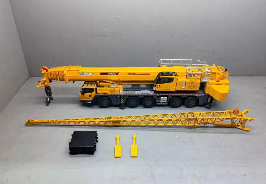 Металлическая модель вседорожного крана XCMG XCA260L8, масштаб 1:50, коллекционная строительная техника