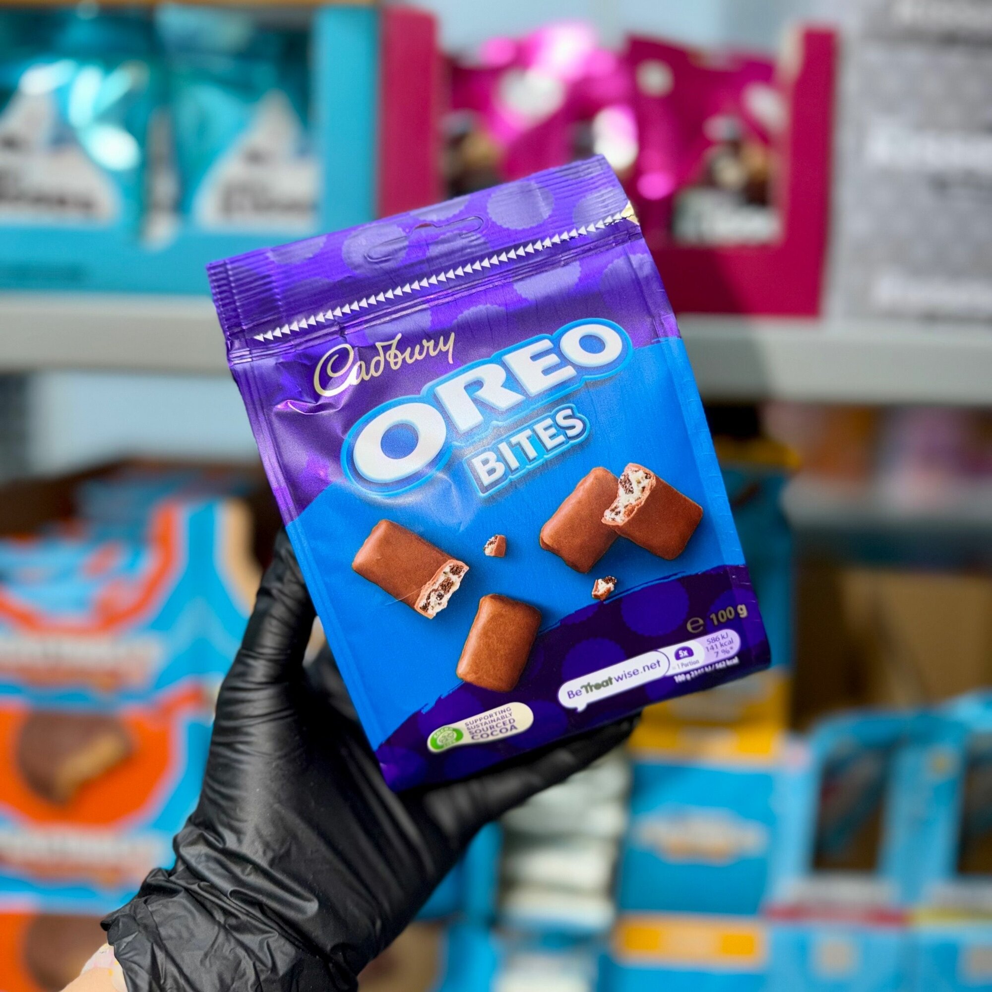 Шоколадные батончики Cadbury Oreo Bitsa Wispa/Кэдбери Виспа Орео 100 гр.