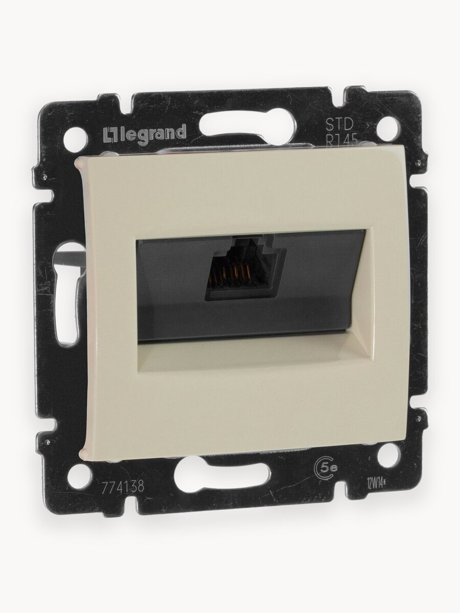 Розетка Legrand Valena 695624, RJ45, IP20, скрытый монтаж, глянцевая, слоновая кость