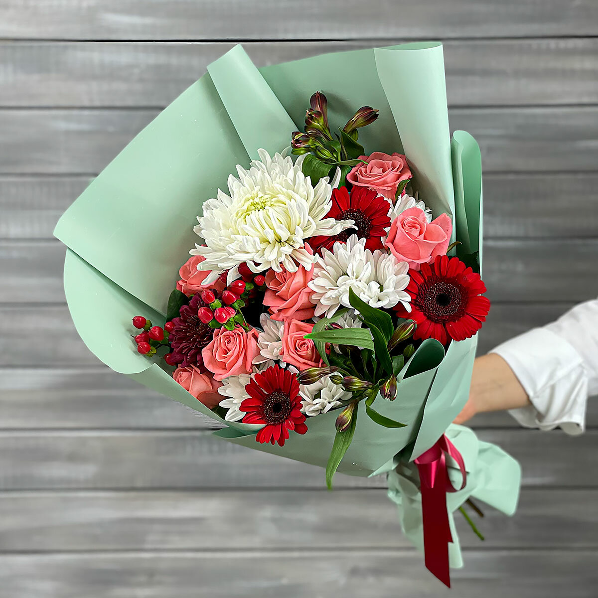 Букет Букет Маркет "Хризантемы, Розы, Герберы", монобукет, 40см, на стеблях