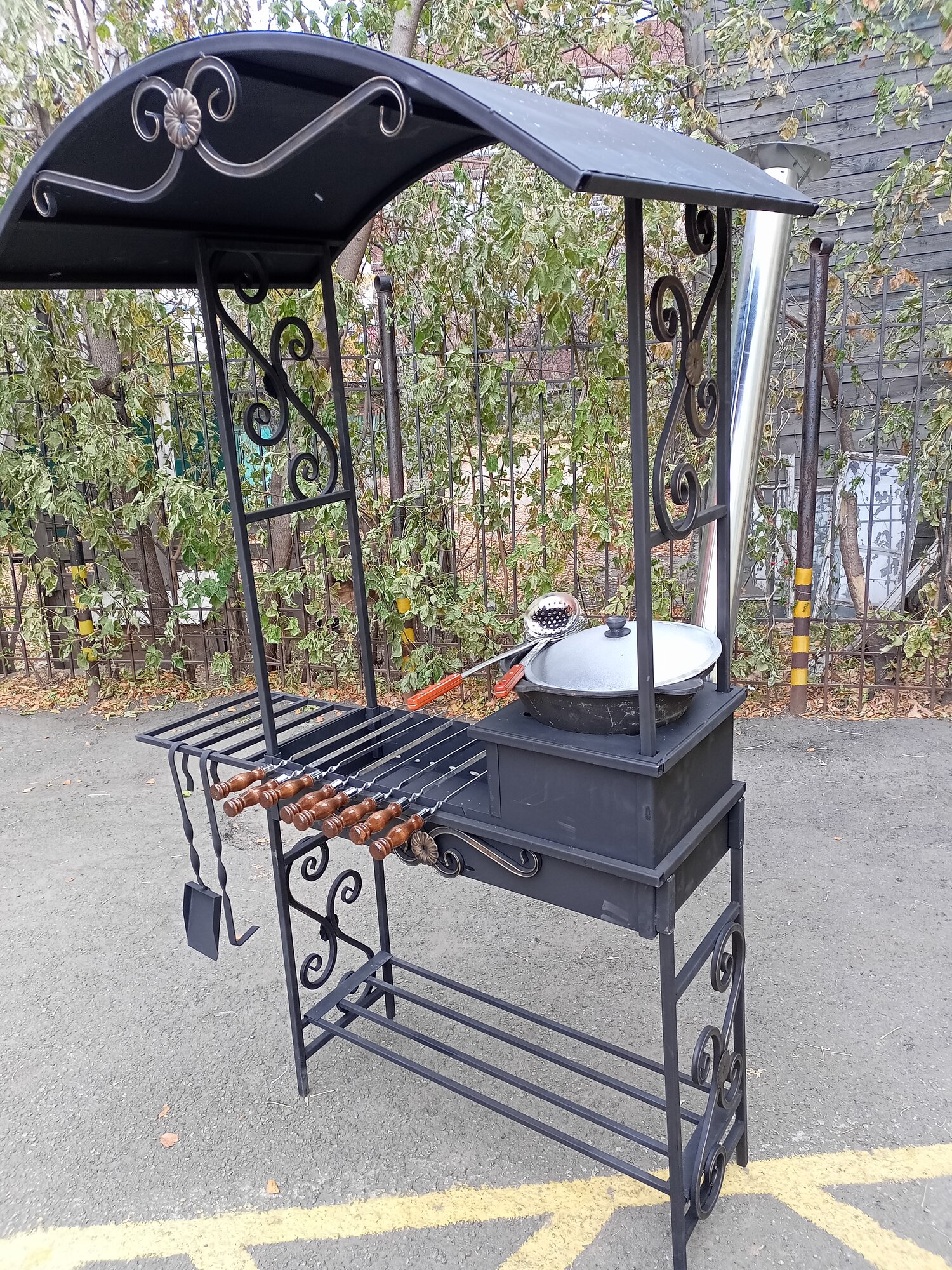 Мангал с крышей от дождя. Барбекю с печкой подказанником и дымоходом. Усиленный гриль беседка для дачи. Кованый 2.4мм