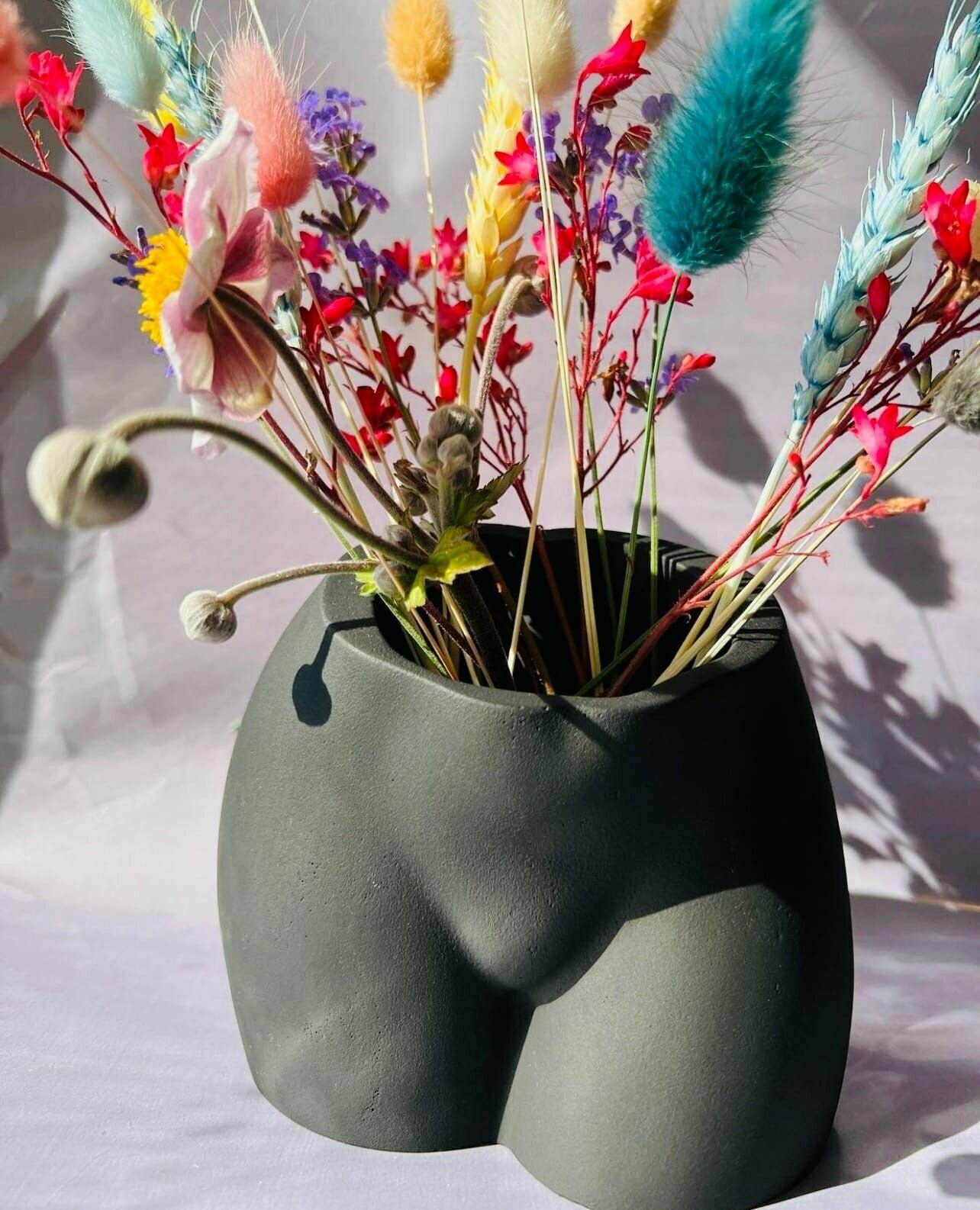 Кашпо/ декоративное кашпо Бедра/ черное матовое кашпо/для декора и интерьера/ гипсовое кашпо для цветов/ кашпо для сухоцветов/ ваза интерьерная