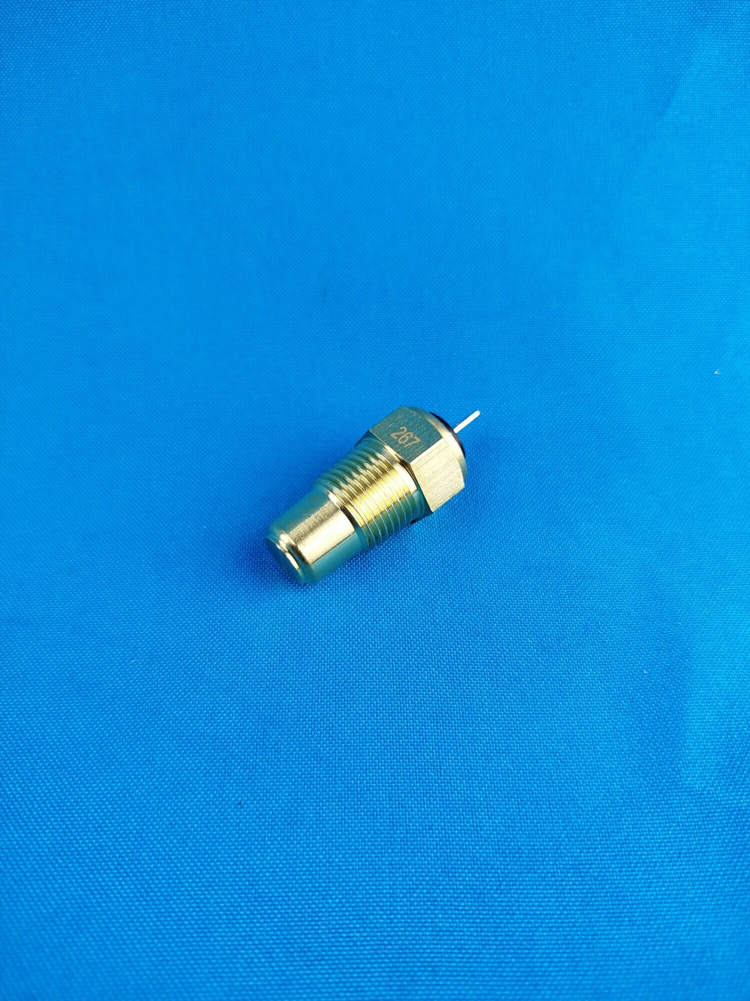 Датчик температуры "LUZAR" для а/м ГАЗ, МАЗ, Москвич, Урал (штекер)