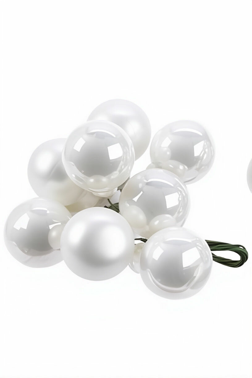 Гроздь миниатюрных стеклянных матовых и глянцевых шариков на проволоке, 10 шаров по 20 мм, белая, Winter Deco 715076-белый